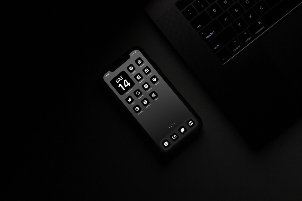 iOS 14 - Black Out Theme