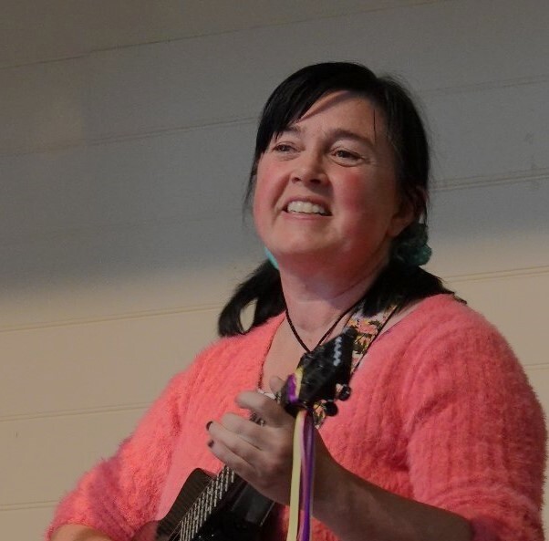 Autumn Leaves - fingerstyle ukulele - for g c e a tuning