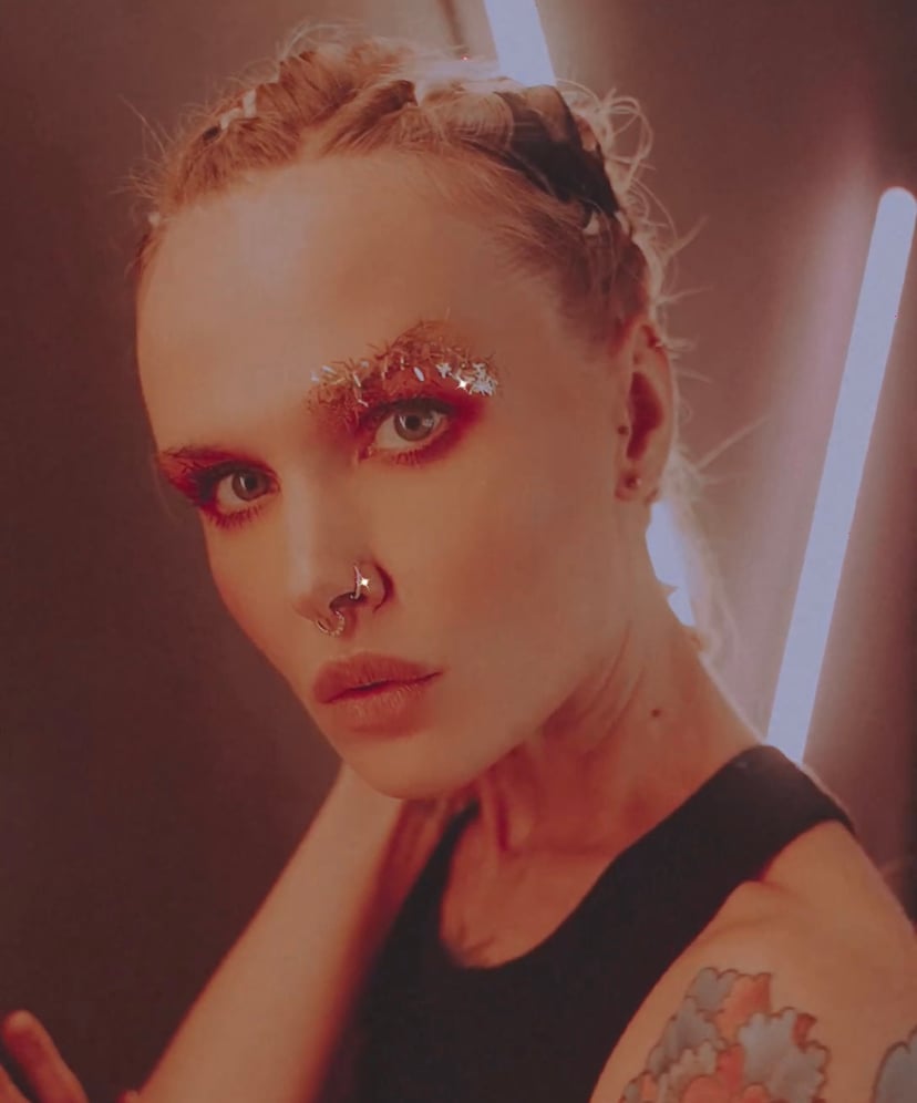 Spark Ar Filter "Pink Shine" + Lut/Noise + Face deformation + Lips ...