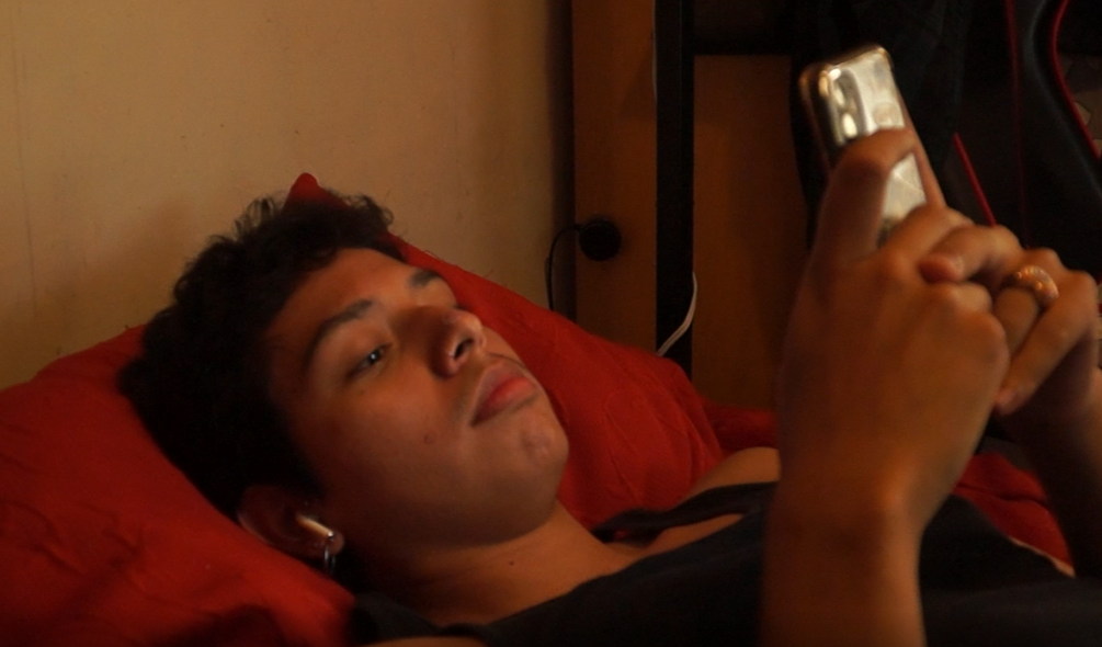 Hunk Sexting Strangled!