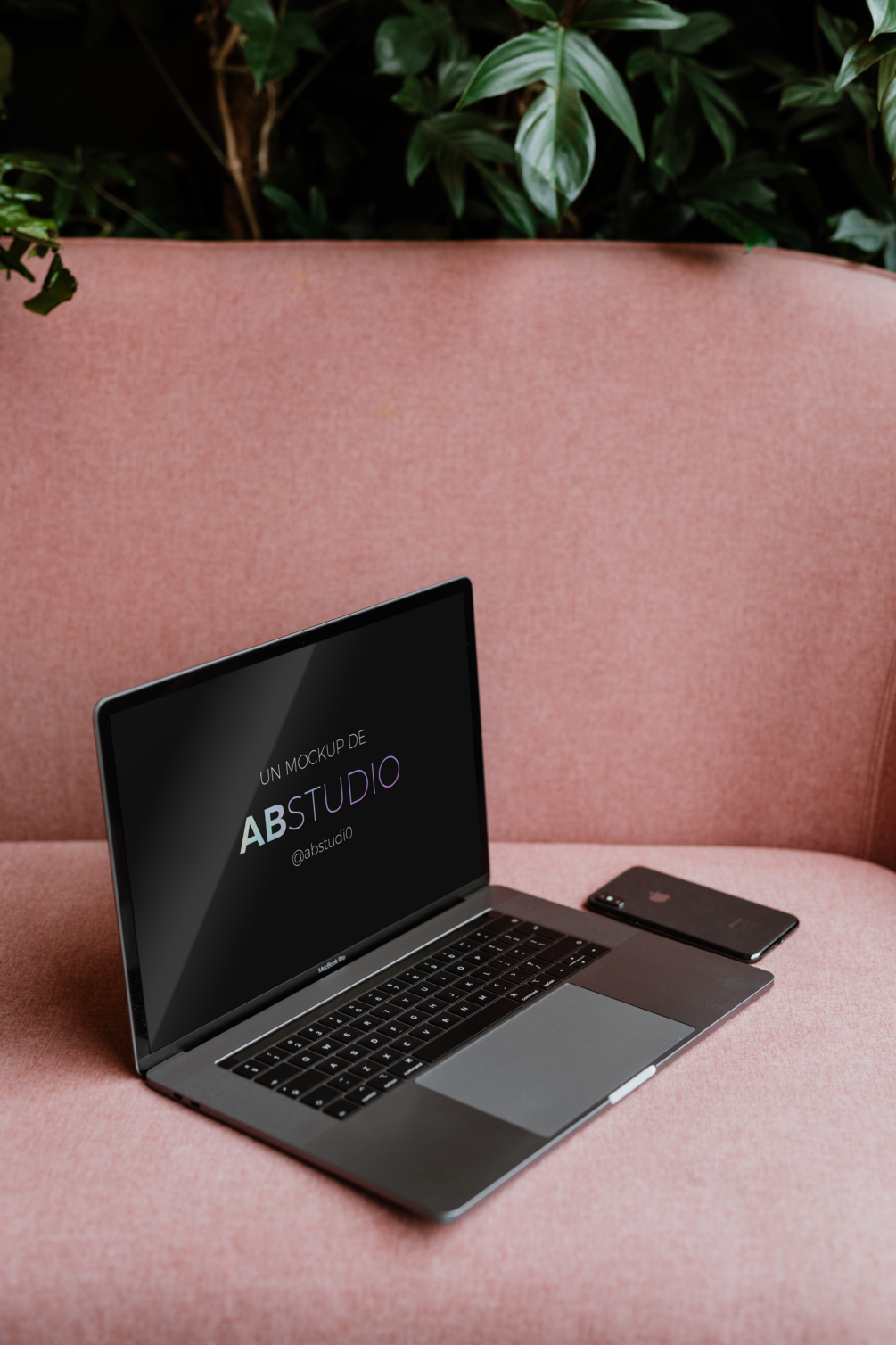 LAPTOP MOCKUP - by @abstudi0