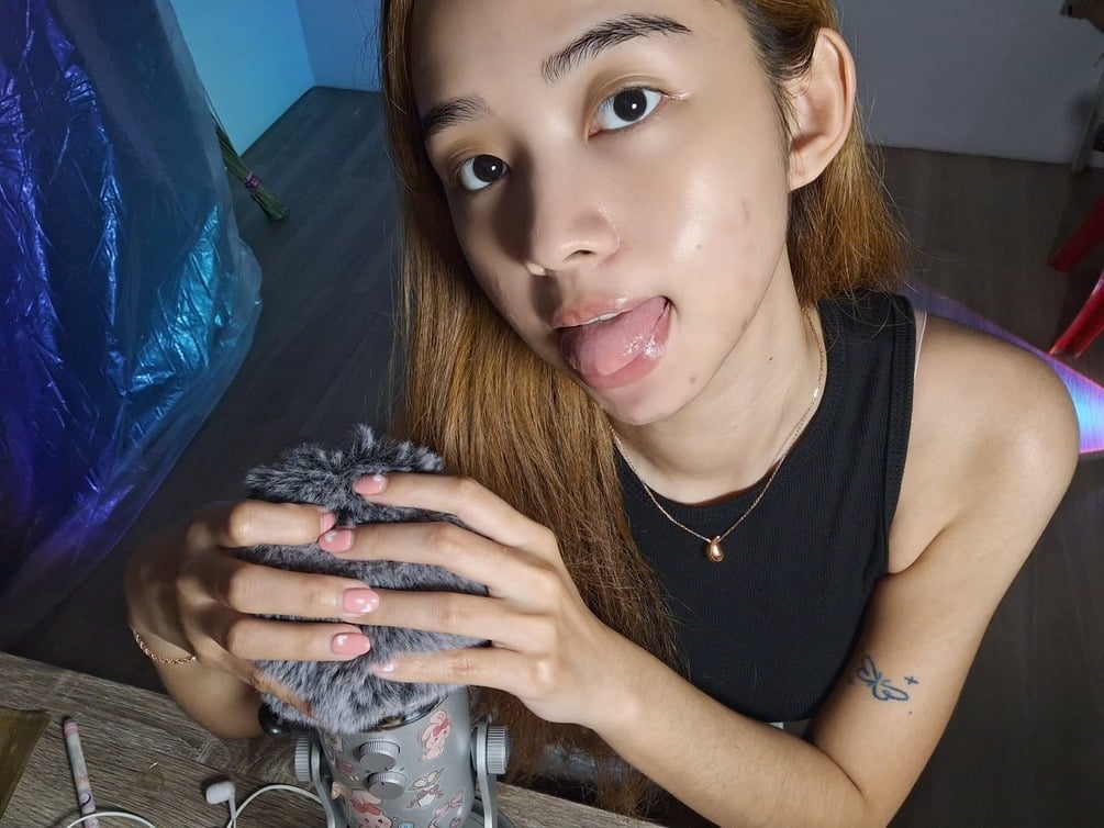ASMR mic pumping and swirling but the mic is up high!