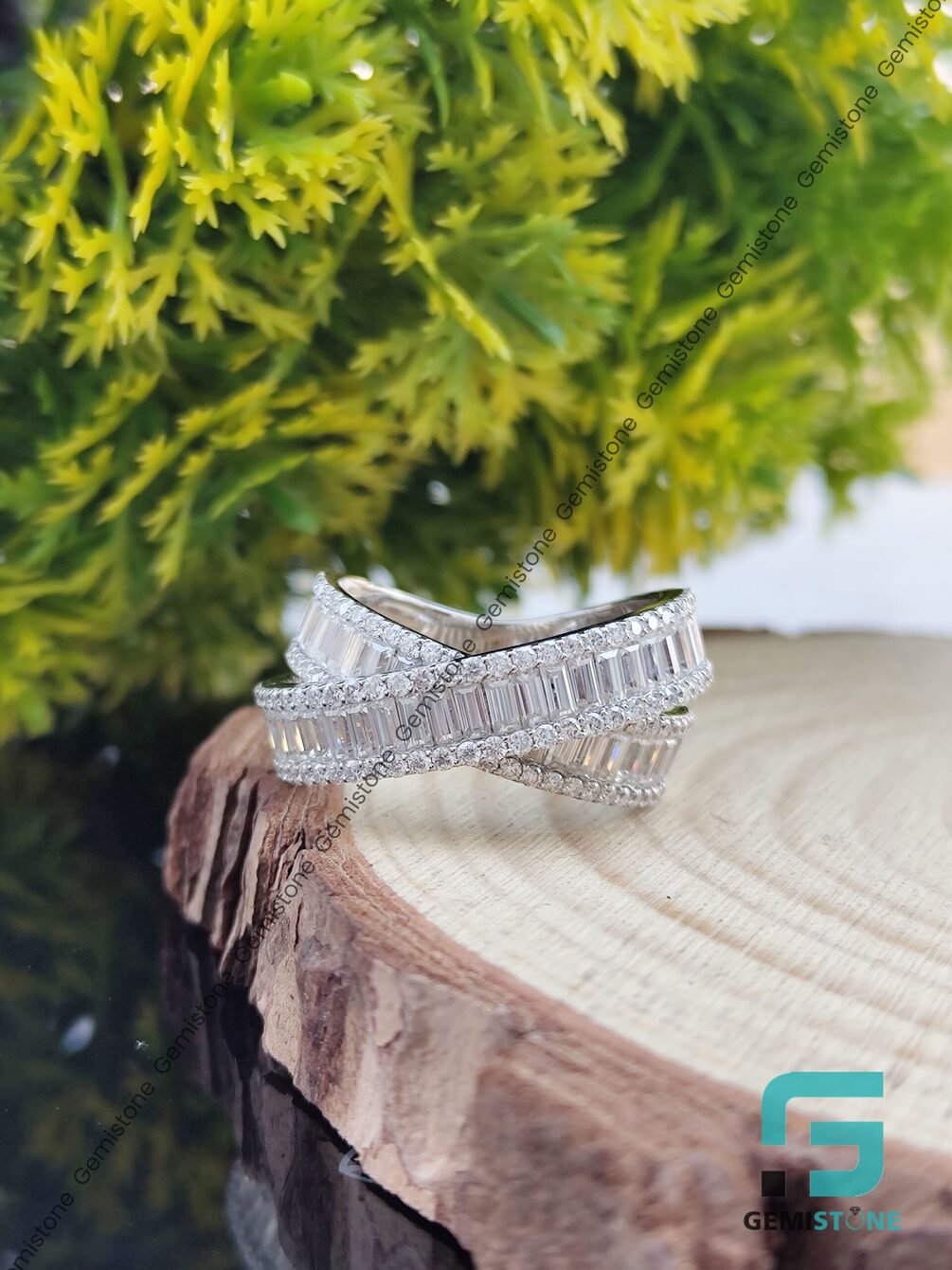 VVS Diamond Round and Baguette Crossover Ring | Criss Cross Diamond ...