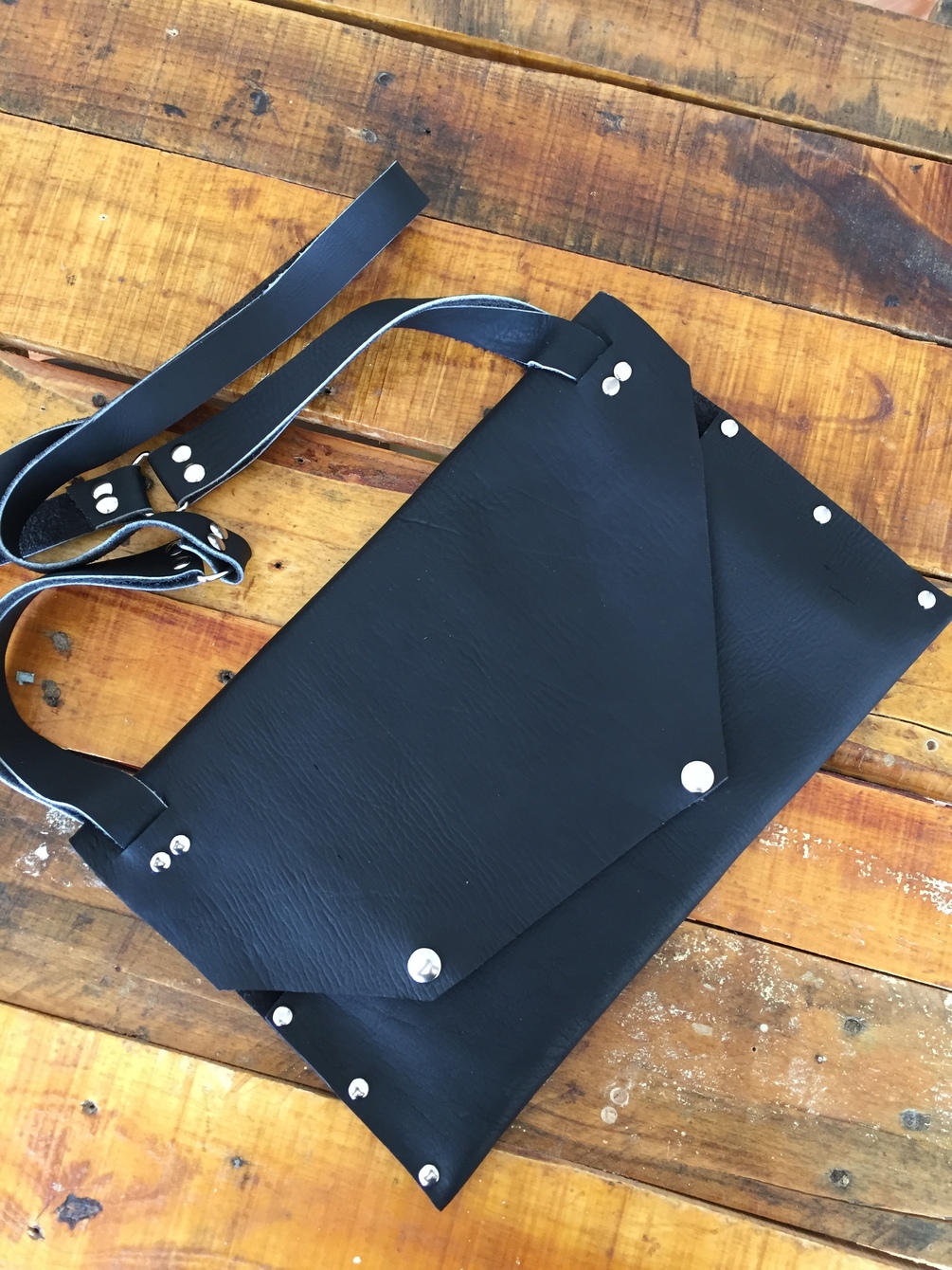The Ridiculously Super Simple Messenger Bag