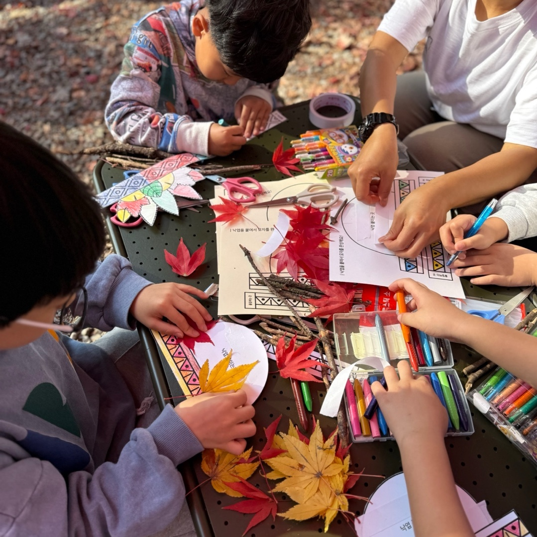 Fall Leaf Hat Craft with Fall Leaves - Printable PDF