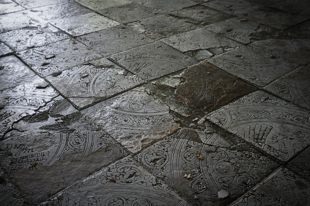 Old Damaged Pavement Tiles - SBS & 4K Textures