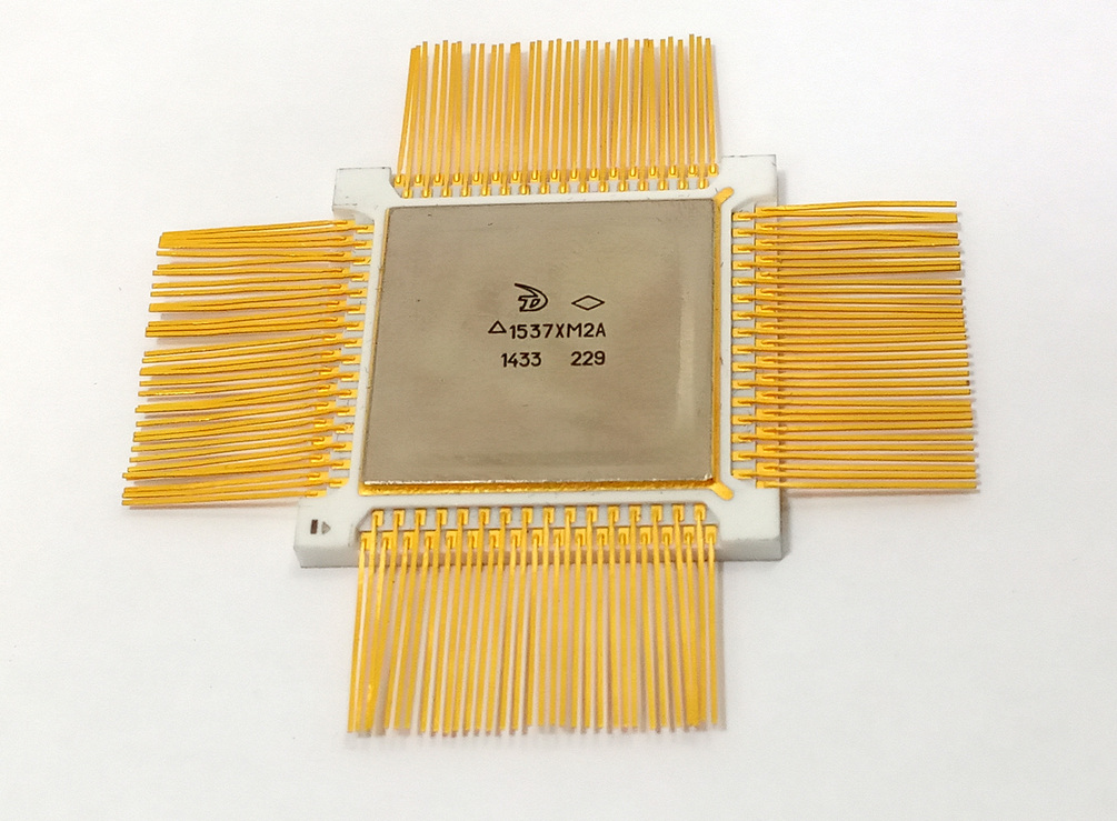 1537HM2 - Rare Collectible Gold Ceramic Planar Military 128-pin Russian CPU
