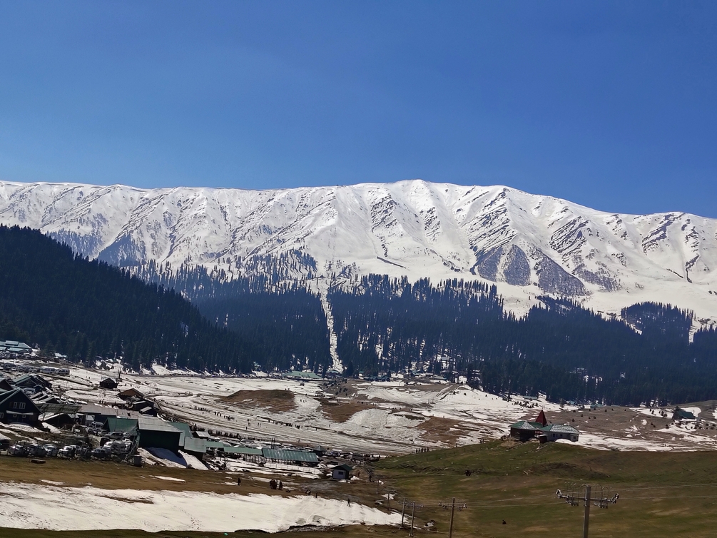 Stunning Kashmir Landscape – Gulmarg Hill Station Scenic Photo
