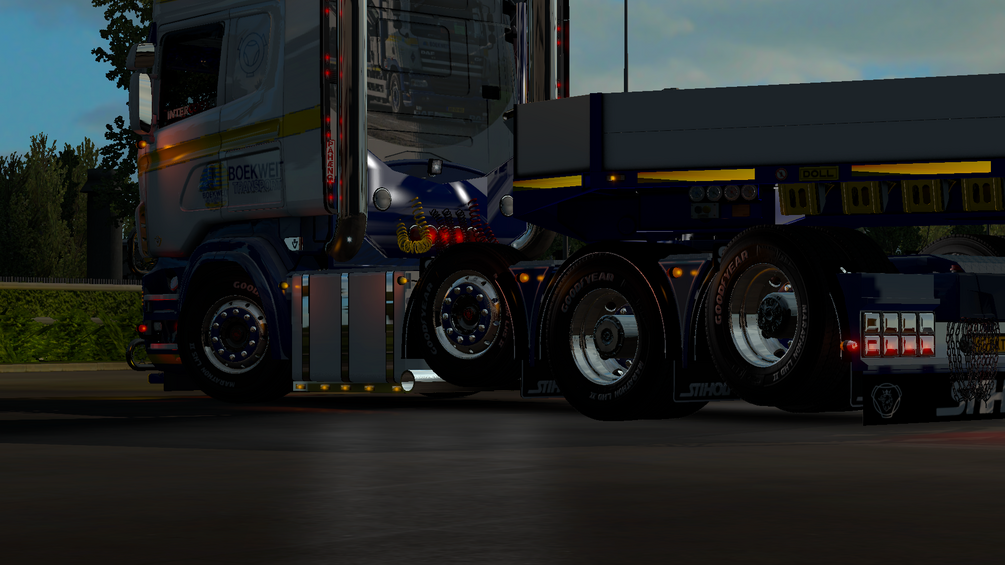 - Custom tanks, sideskirts. SCANIA.