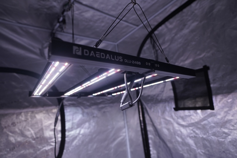 Daedalus DLU-2400 LED Grow light Full Spectrum with UV IR separated ...