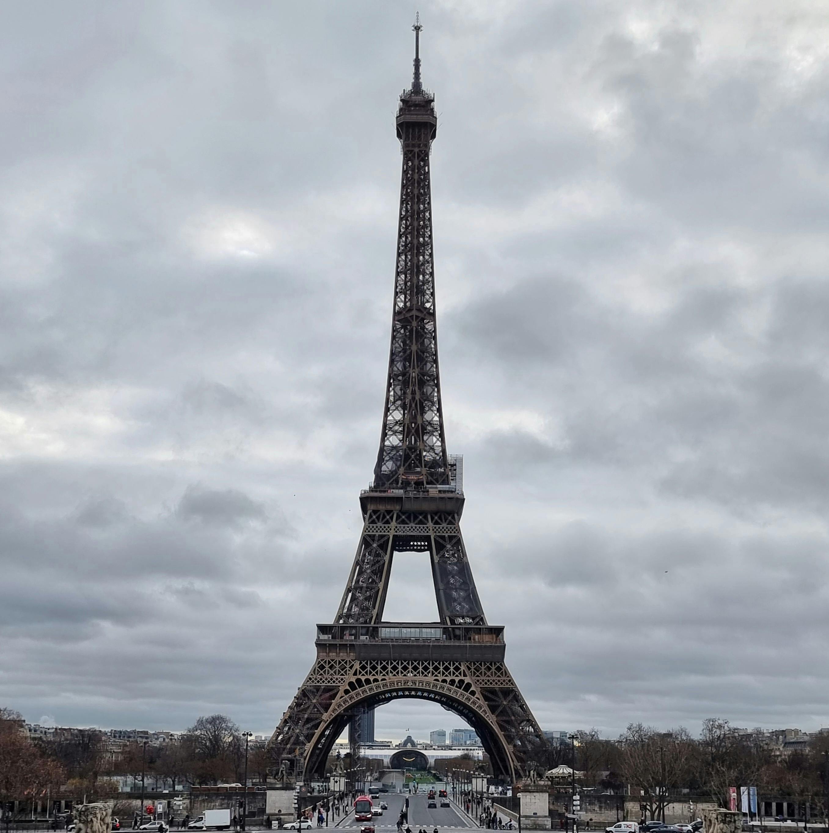 Eiffel Tower Wallpaper Collection | Stunning Parisian Scenery