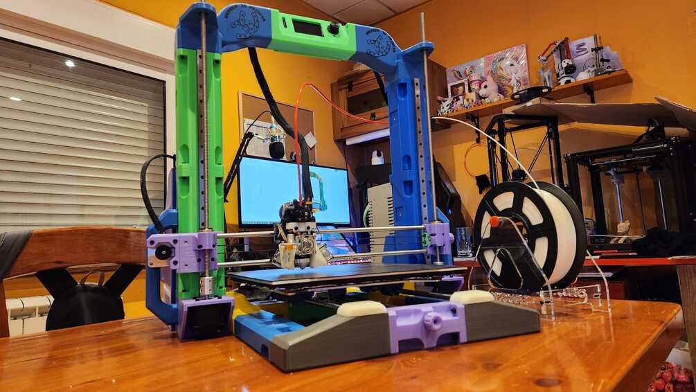 Brohoof printable Cartesian 3D printer.