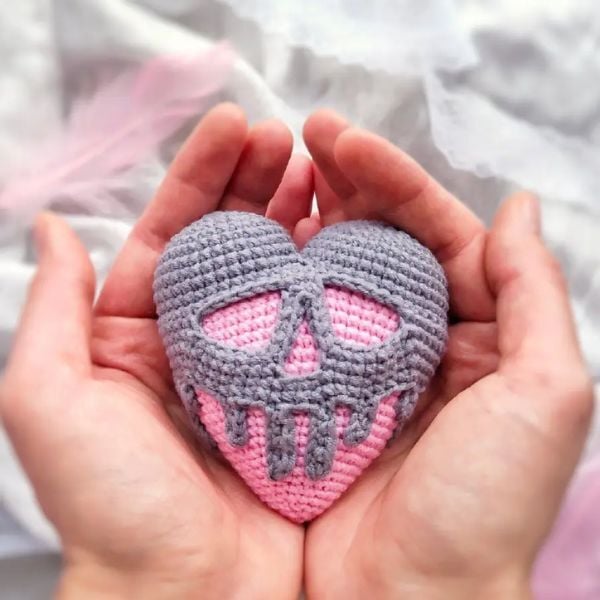 Poisoned hearts Crochet Pattern