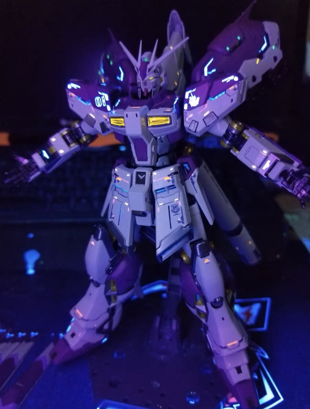 RG 1/144 Rx-93-v2 Hi-v Gundam