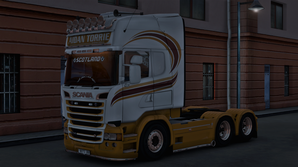 Aidan Torrie International yellow & red