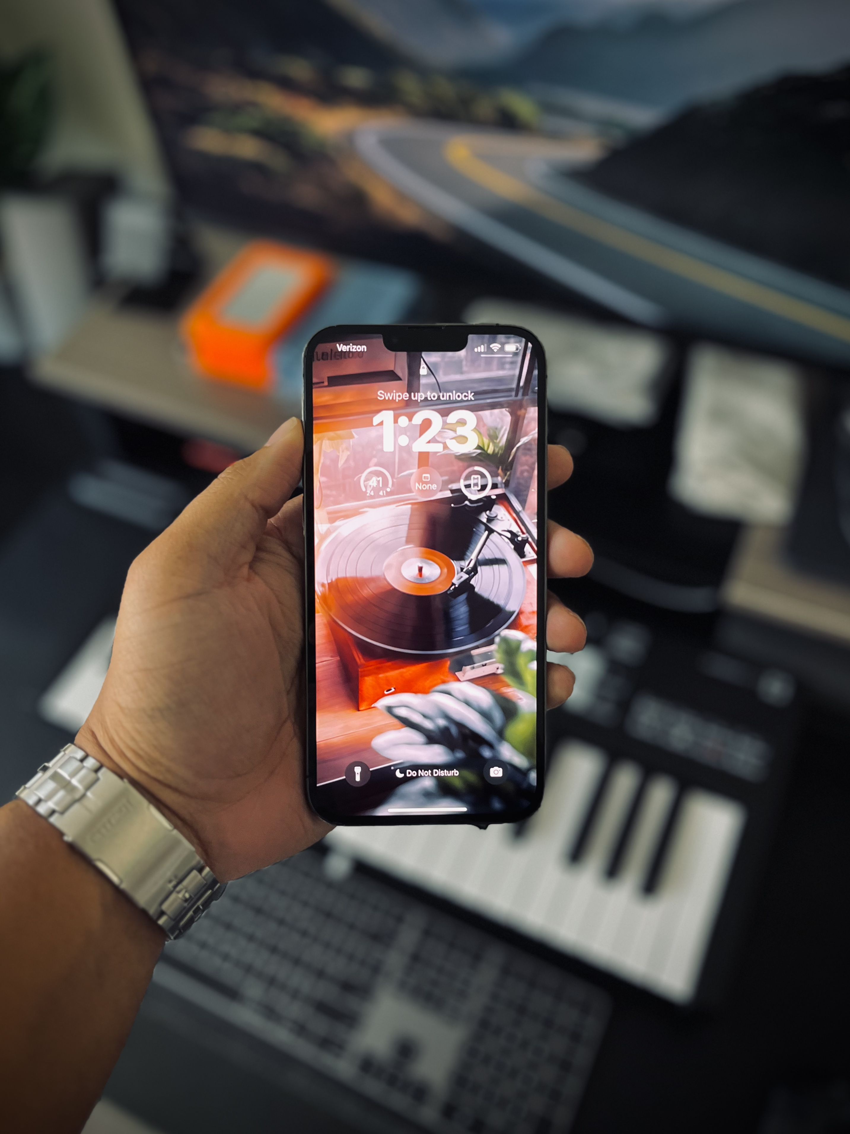 AOE* | Vinyl Haven Wallpaper Pack (For Mobile)