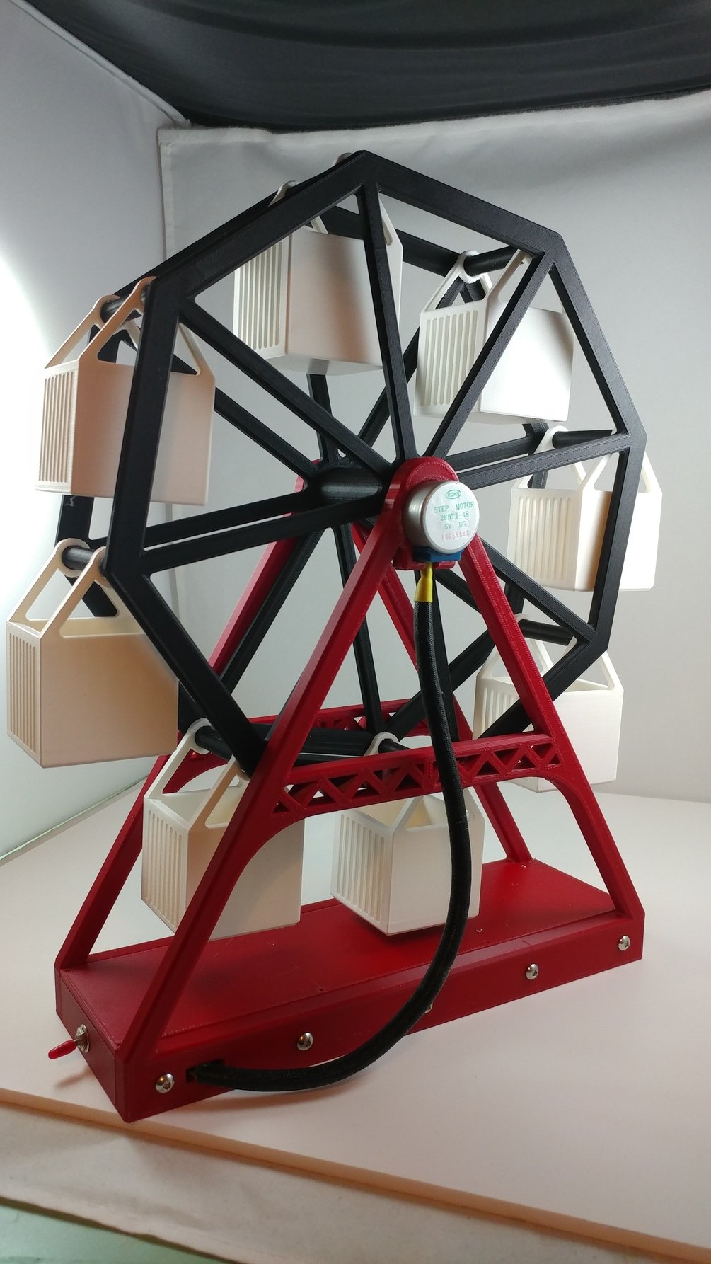 Polygon Ferris Wheel - with 9 Gondola Baskets