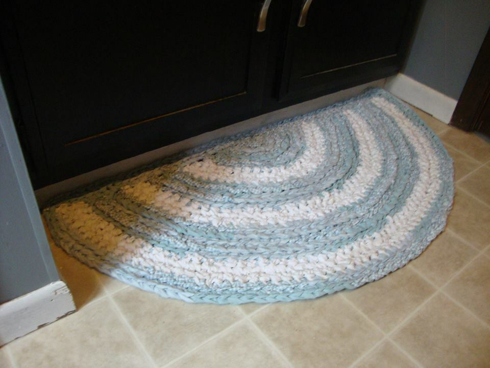 Crocheting a Half Circle Rag Rug Tutorial