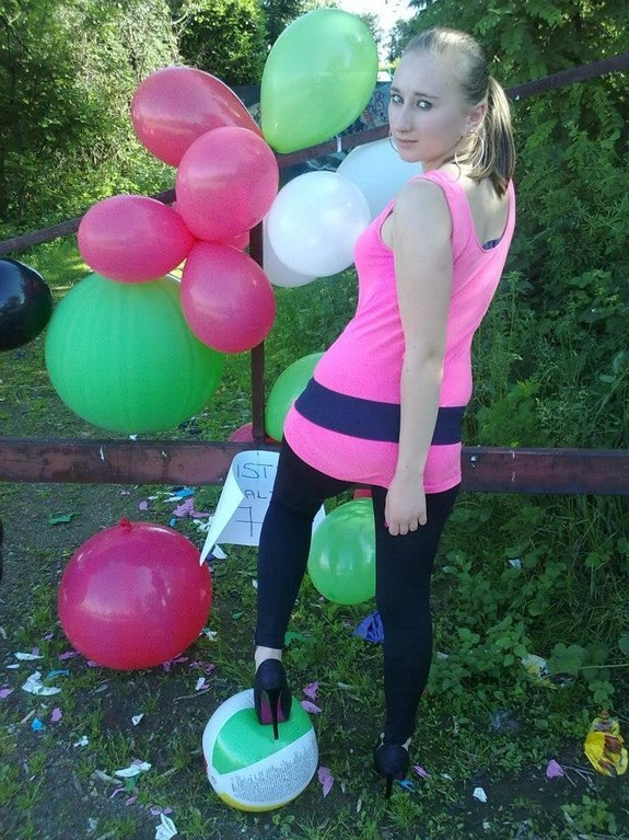 SOPHIE BLOWS AND MASSACRE ALL BALLOONS