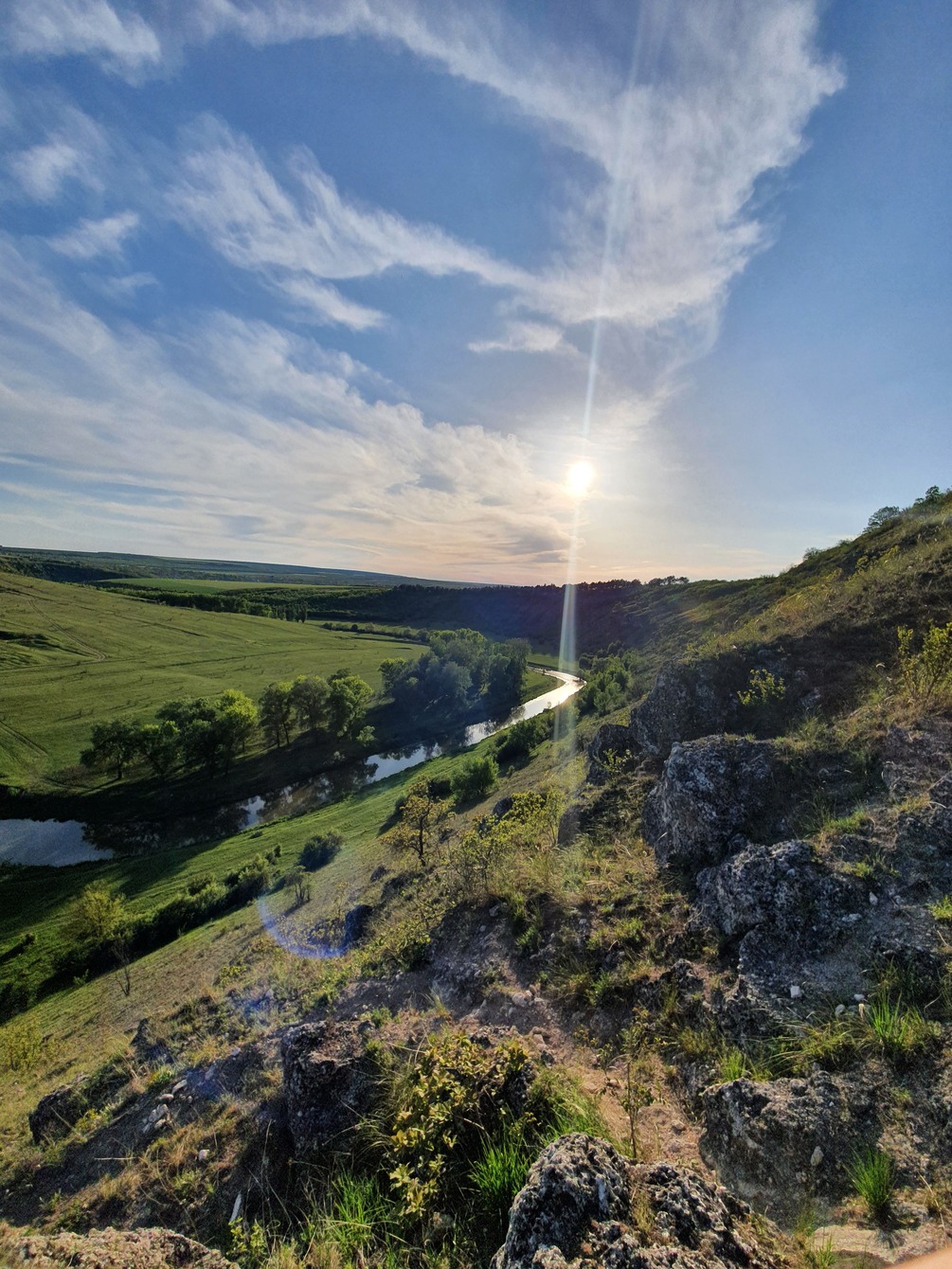 WILD CLIFFS OF THE RAUT RIVER