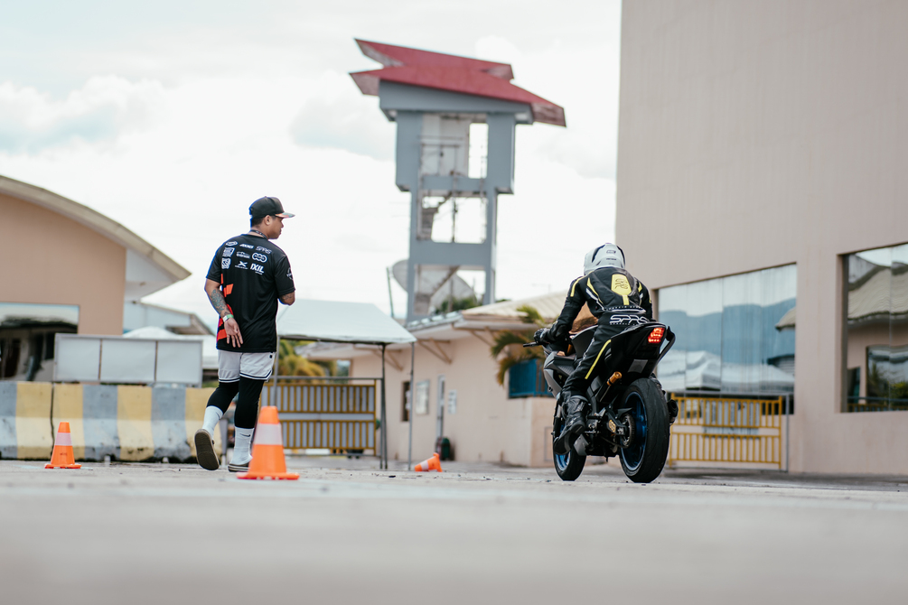 Proper riding technique on race track or on the road