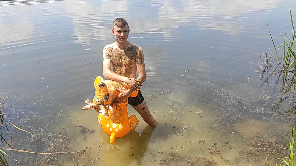 Martin play with toy in mud and pop