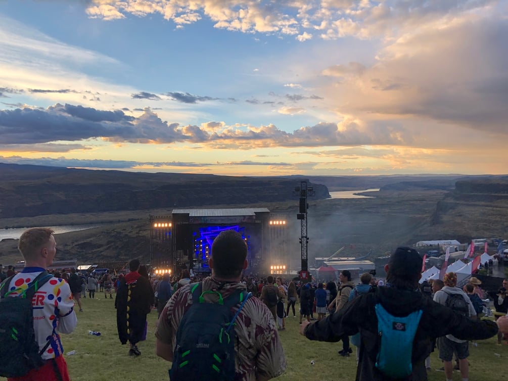 How to Rave to the Grave - the Ultimate PLUR Guide