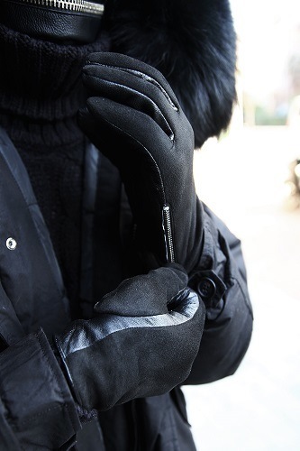 Duff Detail Zipper Gloves